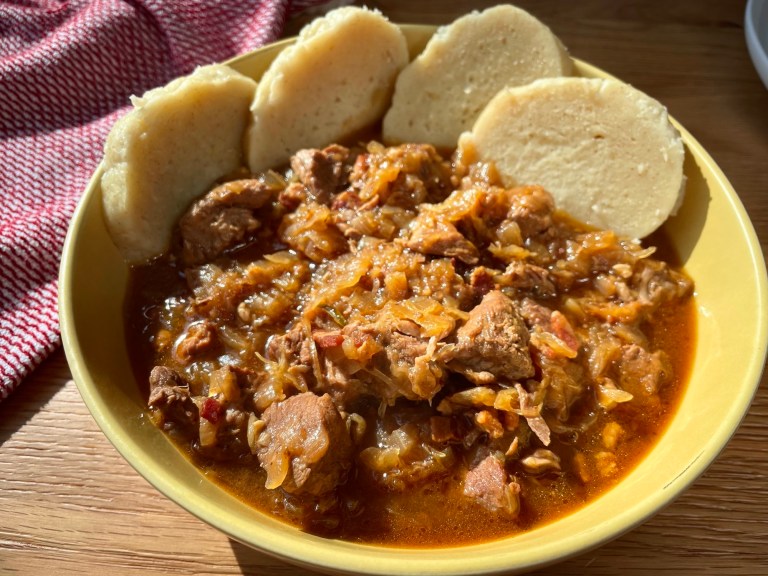 Segedínský Guláš – Czech Pork Sauerkraut Goulash – Polyphagic Abby