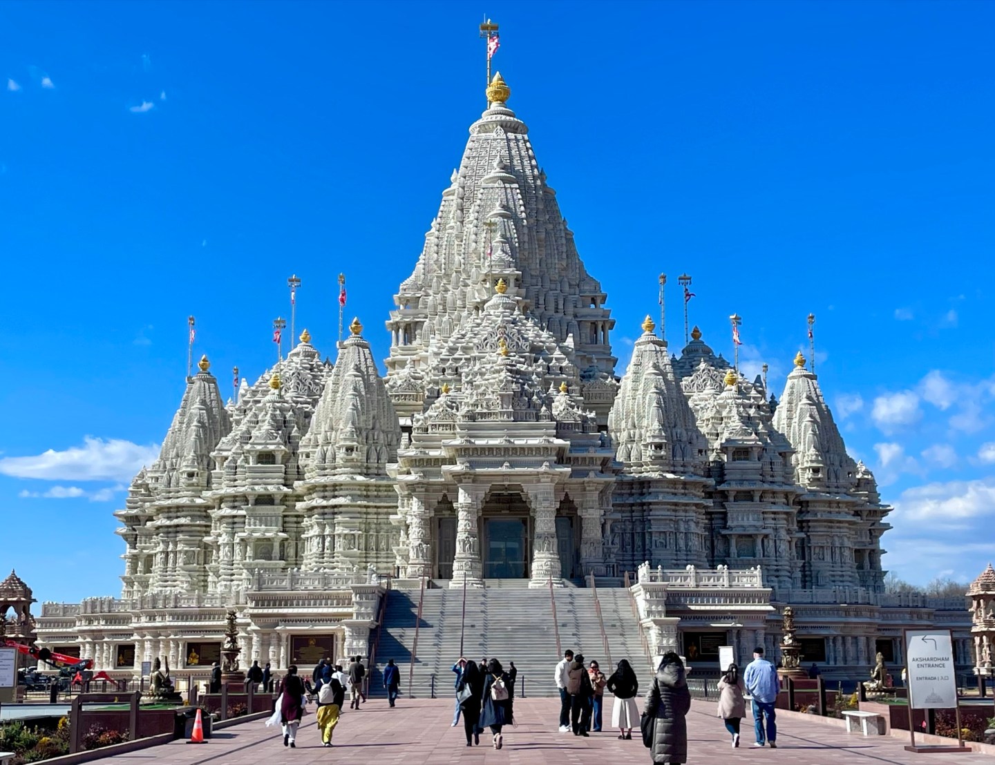 BAPS Swaminarayan Akshardham – The Largest Hindu Temple Outside of Asia ...